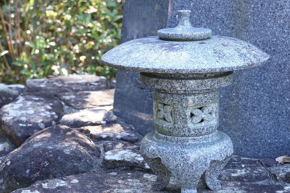 What Are Japanese Lanterns? A Guide to Tōrō and Their Role | Manekineko ...