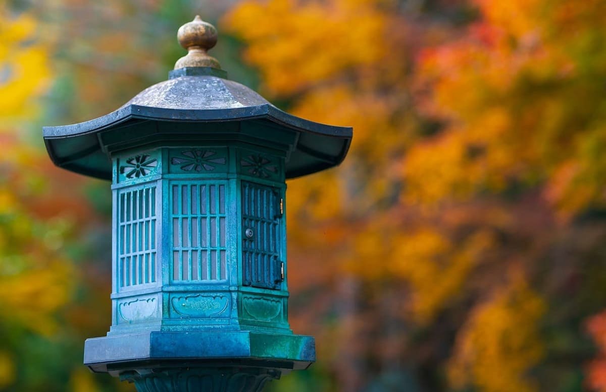 What Are Japanese Lanterns? A Guide to Tōrō and Their Role | Manekineko ...