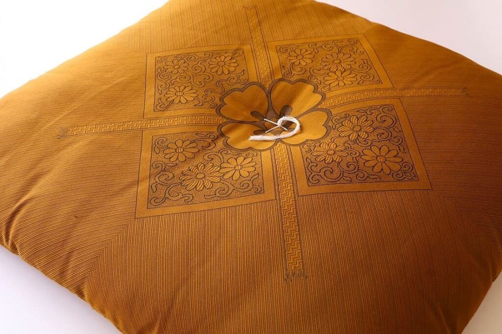 What Is a Zabuton? Japan's Unique Cushion Explained | Manekineko GAMES