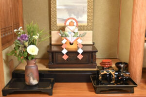 What Are Shide? A Guide to Japan’s Sacred Zigzag Paper | Manekineko GAMES