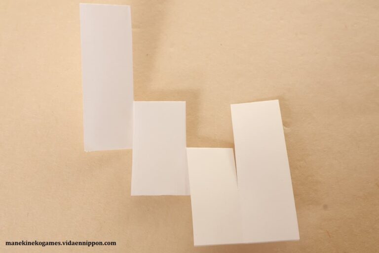 What Are Shide? A Guide to Japan’s Sacred Zigzag Paper | Manekineko GAMES