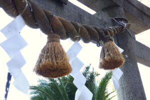 Shimenawa: Japan's Sacred Straw Rope and Its Meaning | Manekineko GAMES