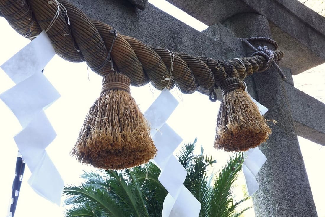 Shimenawa: Japan's Sacred Straw Rope and Its Meaning | Manekineko GAMES