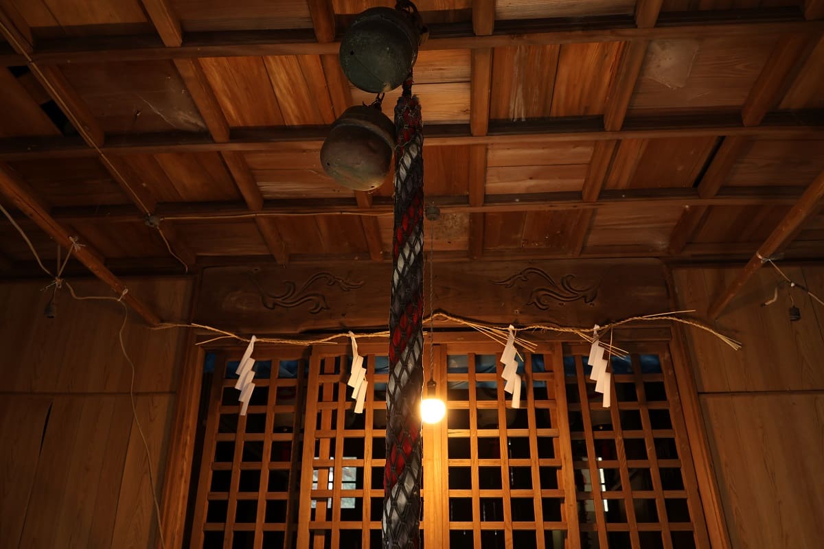 What Are Shide? A Guide to Japan’s Sacred Zigzag Paper | Manekineko GAMES