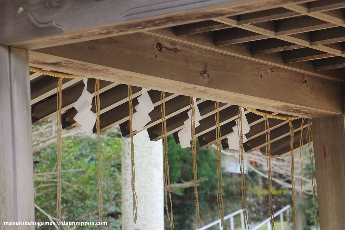 What Are Shide? A Guide to Japan’s Sacred Zigzag Paper | Manekineko GAMES