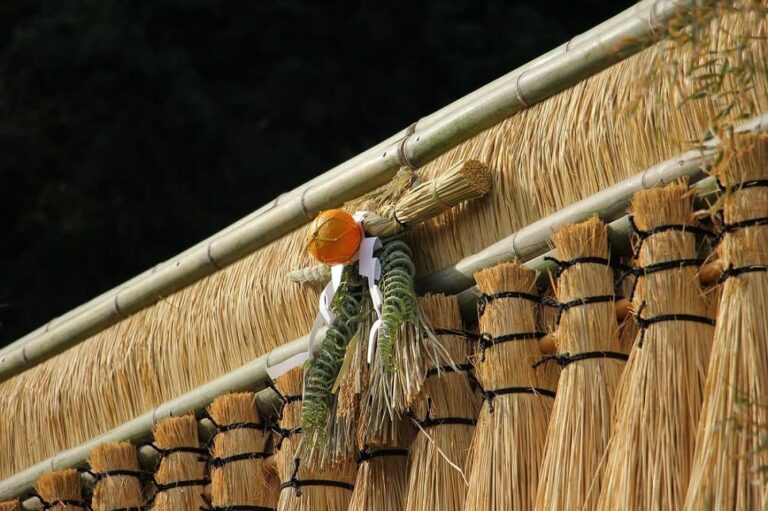 Shimenawa: Japan's Sacred Straw Rope and Its Meaning | Manekineko GAMES