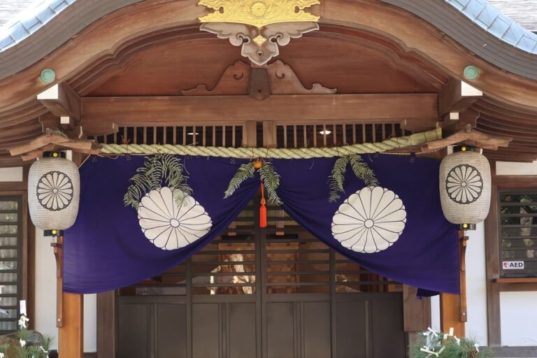 Shimenawa: Japan's Sacred Straw Rope and Its Meaning | Manekineko GAMES