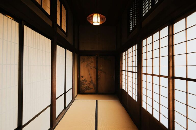 What is Shoji? Japan’s Traditional Sliding Screens | Manekineko GAMES