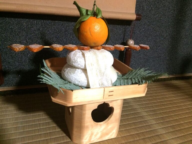 Japanese New Year Decorations Guide: Shimenawa, Kadomatsu & Kagami ...