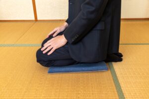 What Is Seiza? – The Japanese Kneeling Sitting Style Explained ...